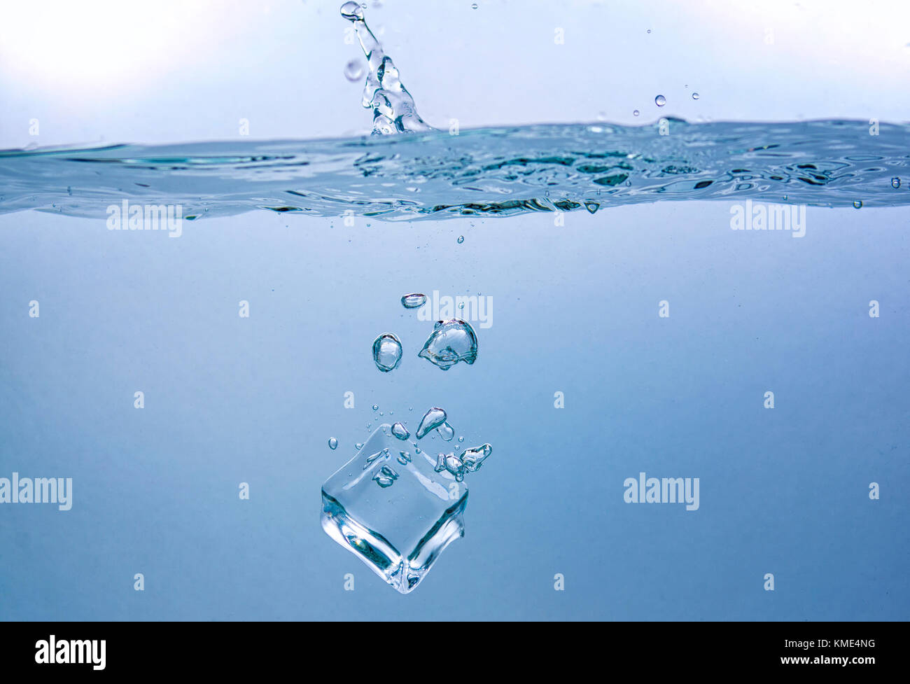 Ice cube splashing water hi-res stock photography and images - Alamy