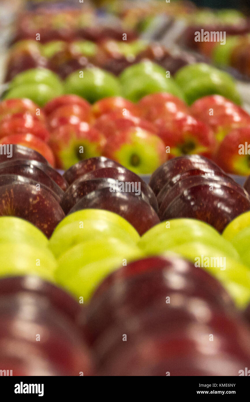 Assortment of apples at the state fair Stock Photo - Alamy