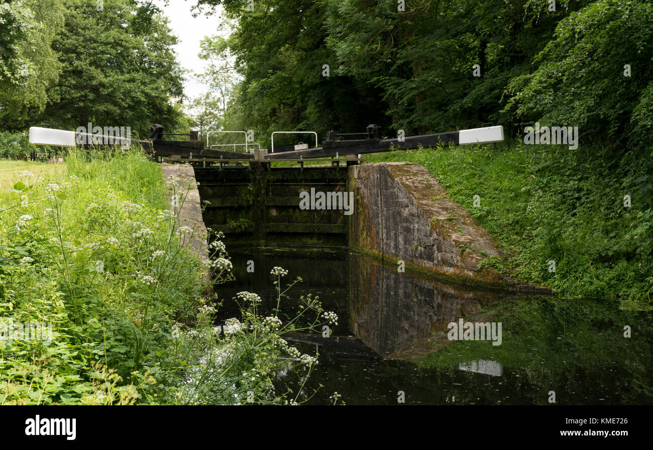 Canal lock sluice gates hi-res stock photography and images - Alamy