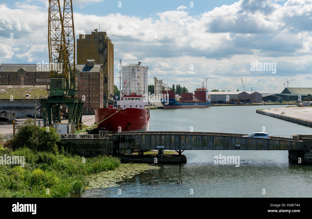 Sharpness docks hi-res stock photography and images - Alamy