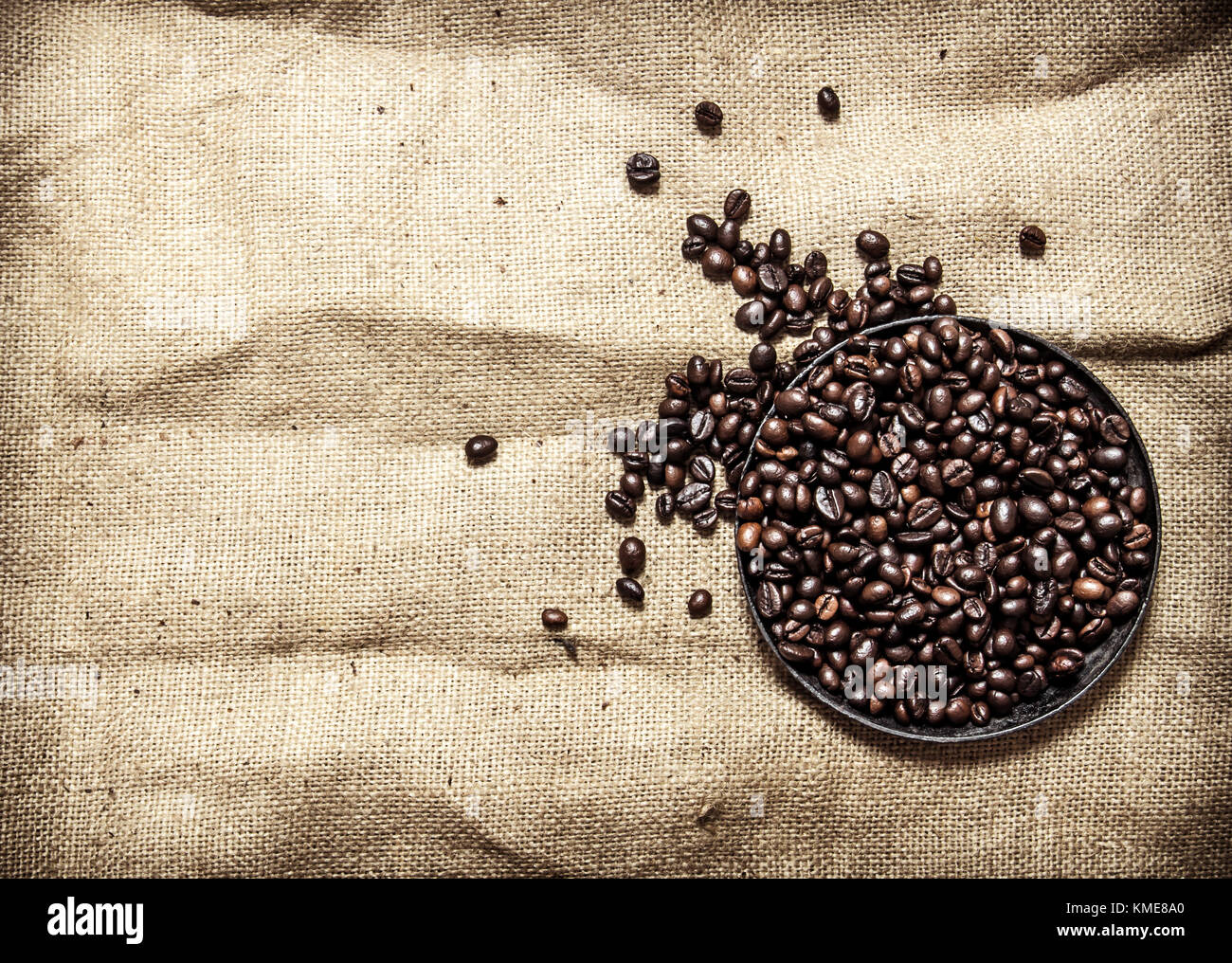 Roasted coffee in the pan. On textile sack Stock Photo - Alamy