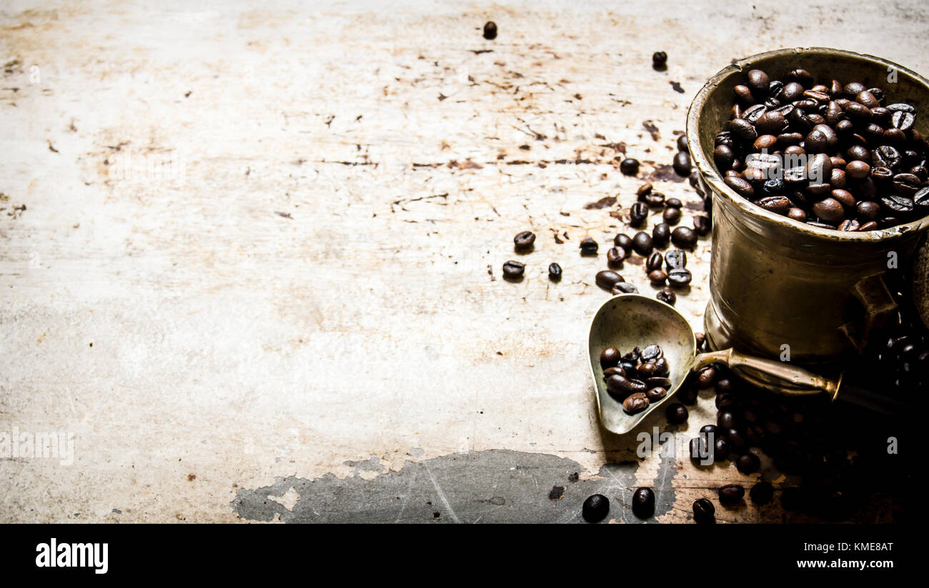 Fresh roasted coffee in old mortar. On the rustic background Stock ...