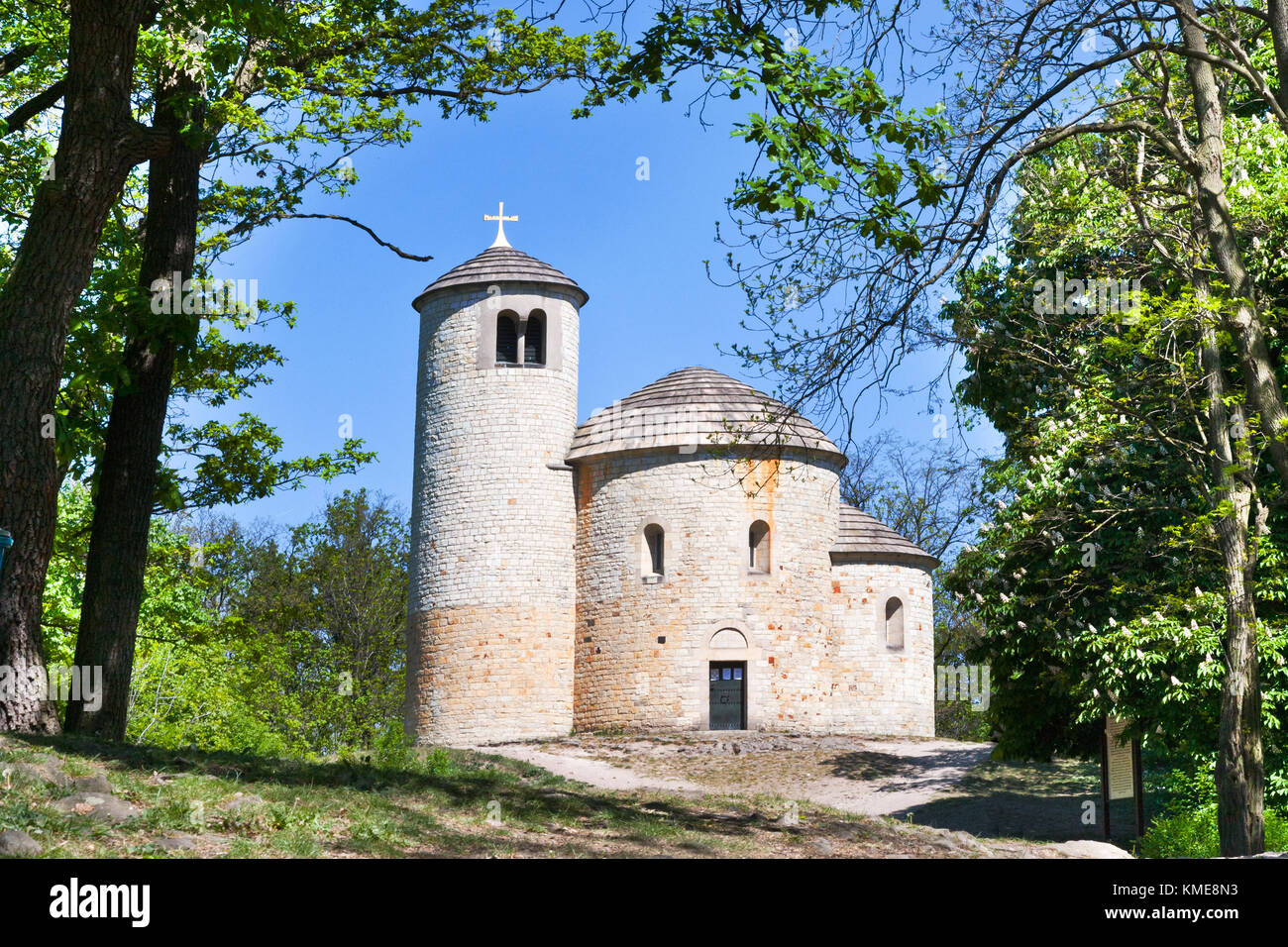Hora Rip (narodni kulturni pamatka), rotunda sv. Jiri a Vojtecha z 1126, Ceska republika / st ...