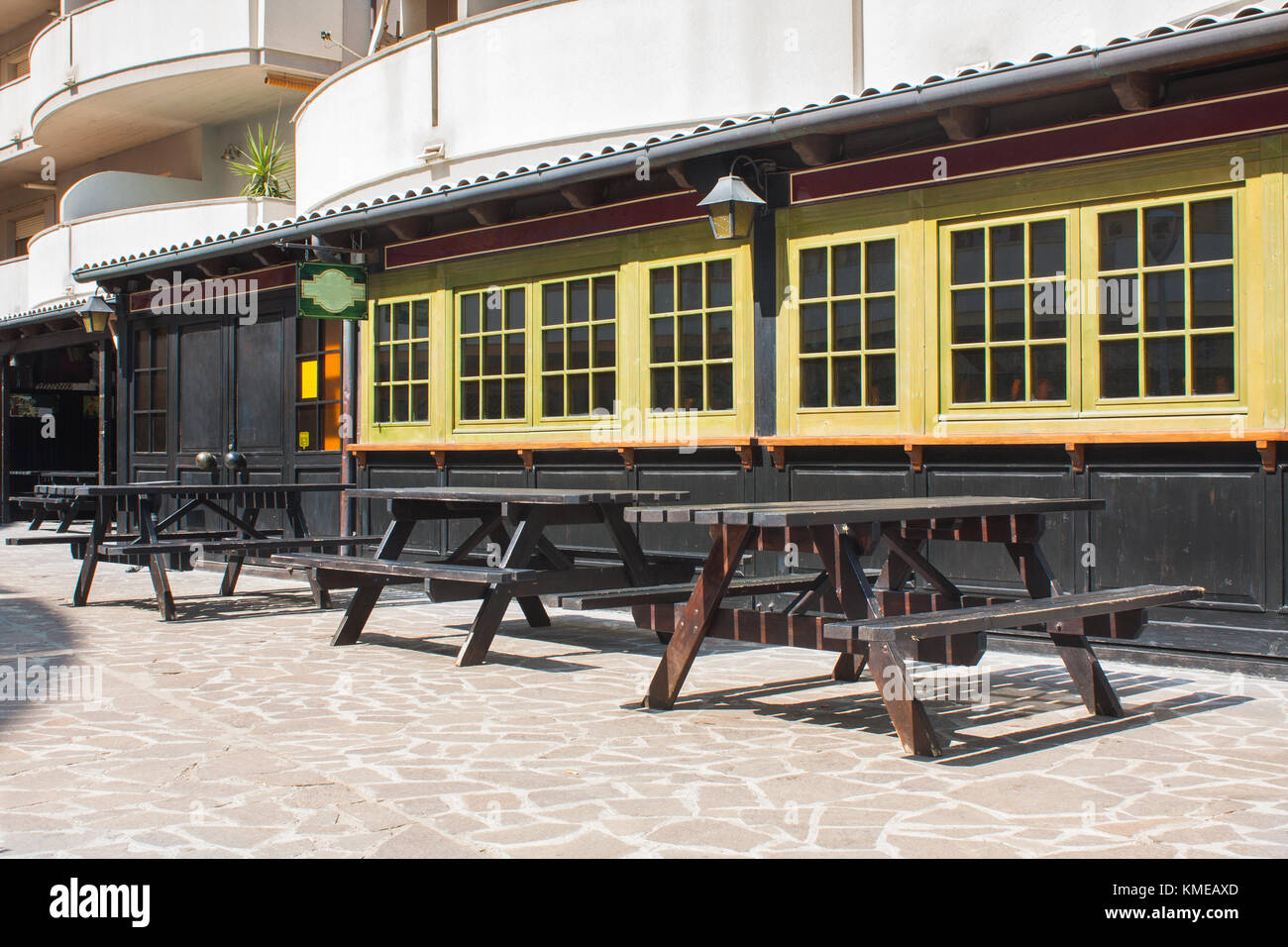 Cocktail bar vintage facade hi-res stock photography and images - Alamy