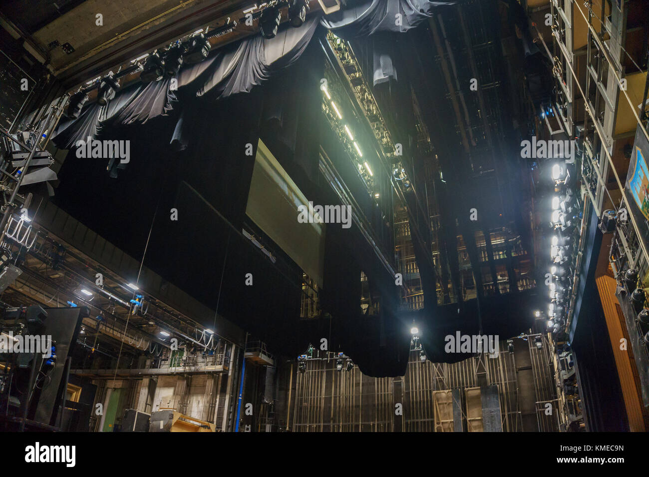 Backstage and interior of Vienna State Opera House. Rehearsals and ...