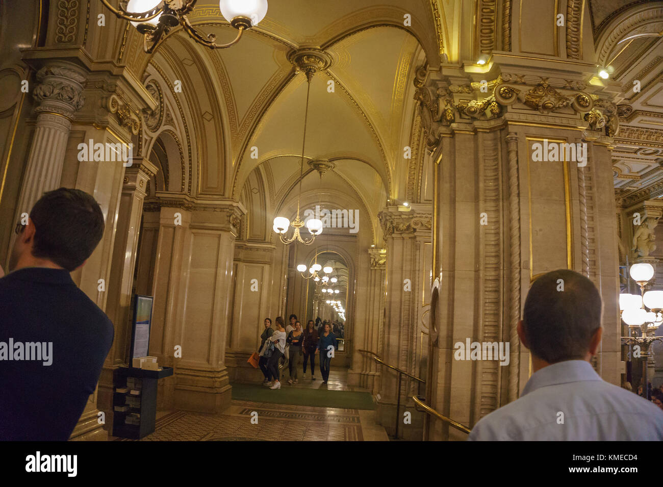 Interior of Vienna State Opera House. Architectural design and interior ...