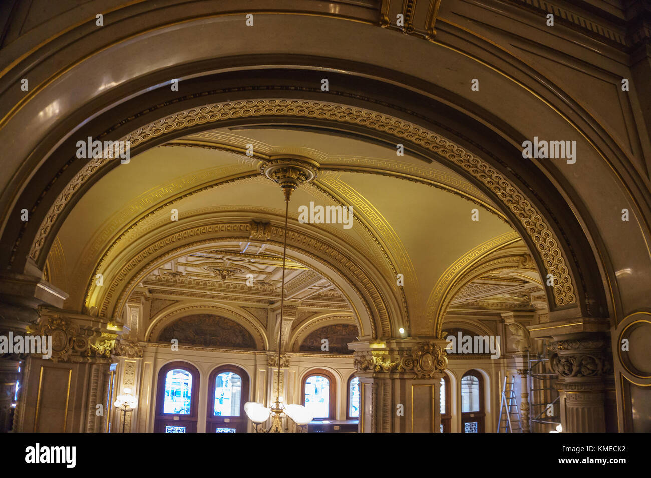 Interior of Vienna State Opera House. Architectural design and interior ...