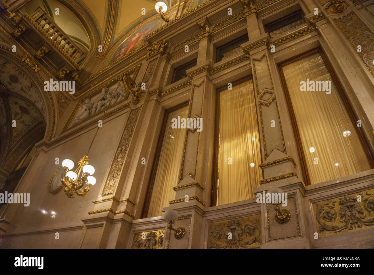 Interior of Vienna State Opera House. Architectural design and interior ...