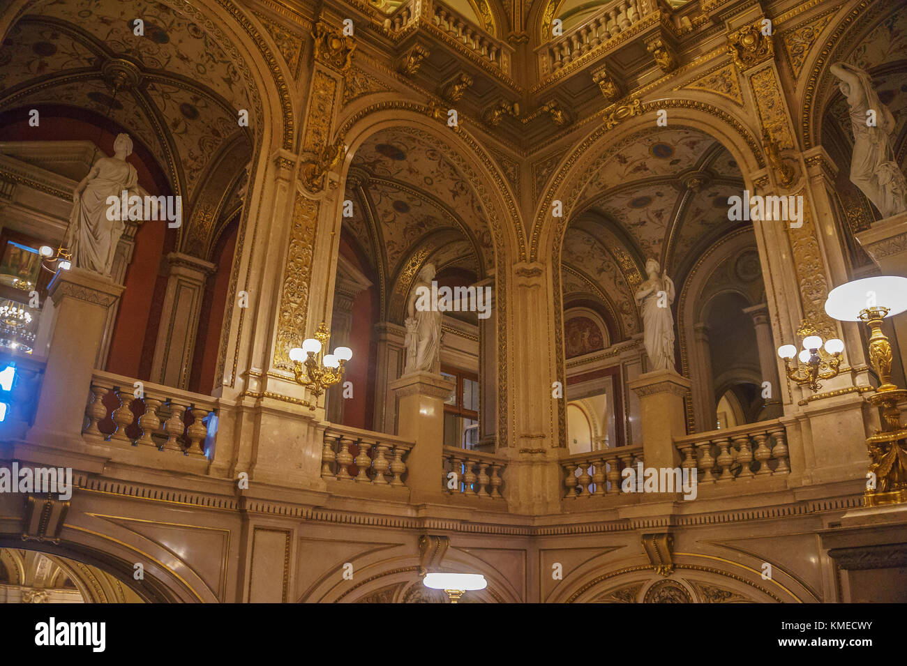 Interior of Vienna State Opera House. Architectural design and interior ...