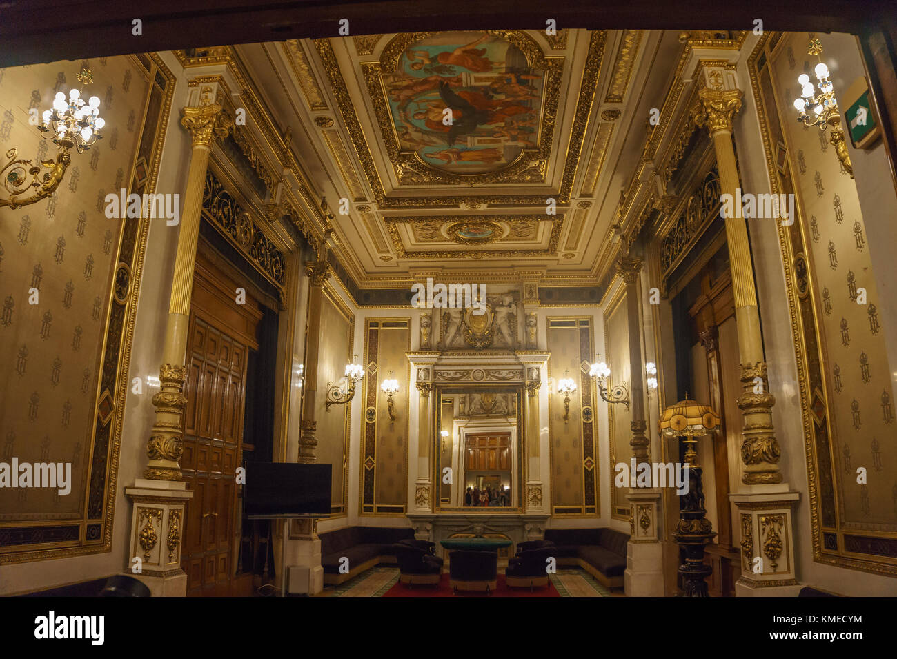 Interior of Vienna State Opera House. Architectural design and interior ...