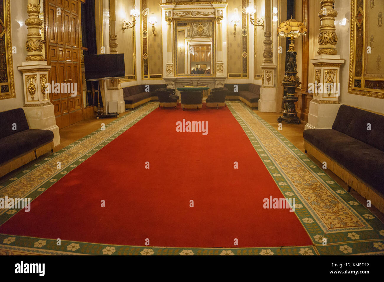 Interior of Vienna State Opera House. Architectural design and interior ...