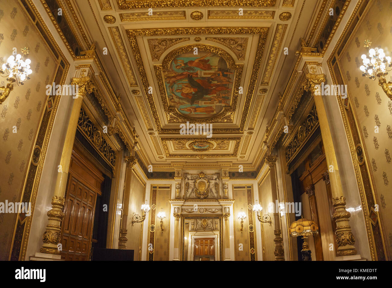 Interior of Vienna State Opera House. Architectural design and interior ...