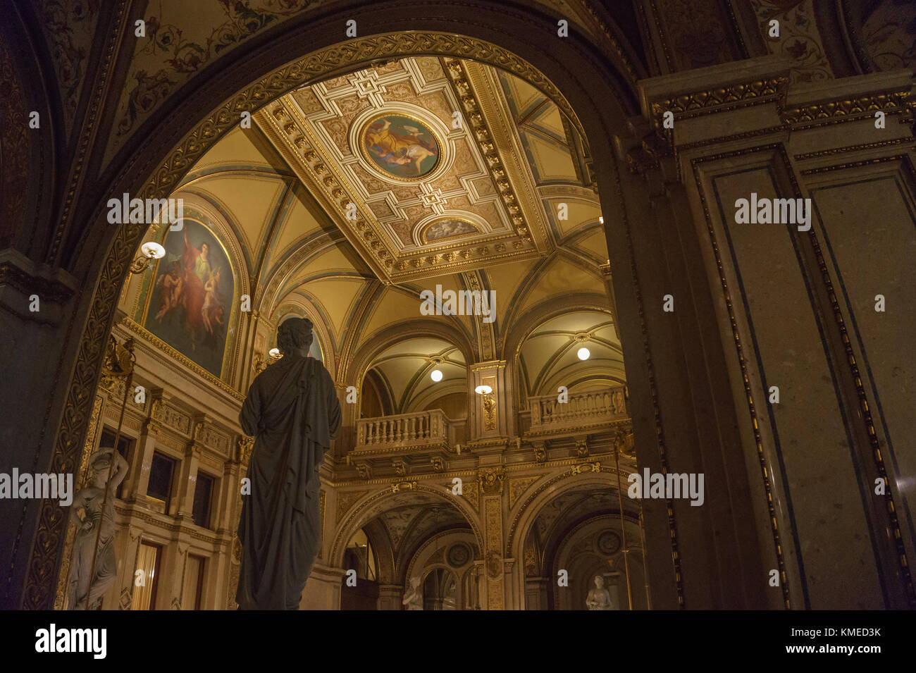 Interior of Vienna State Opera House. Architectural design and interior ...