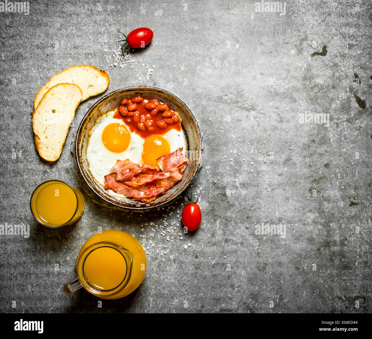 Full english breakfast on old hi-res stock photography and images - Alamy