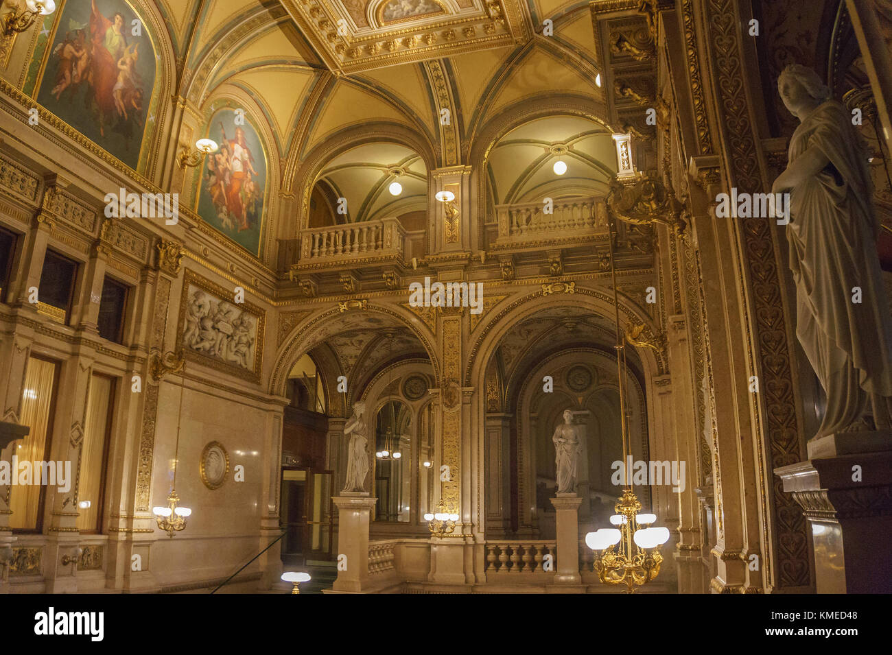 Interior of Vienna State Opera House. Architectural design and interior ...
