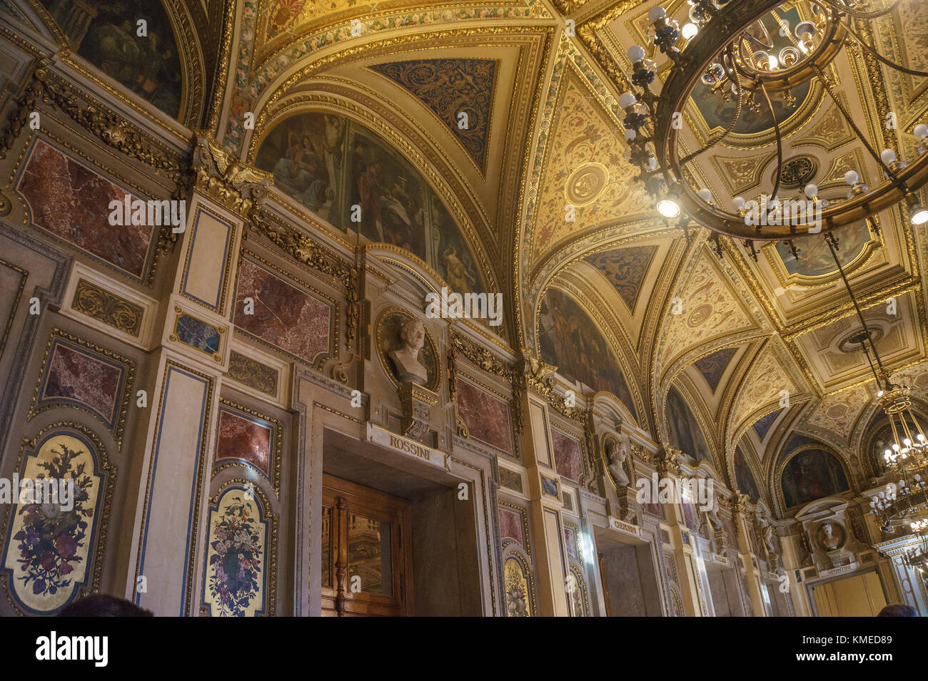 Interior of Vienna State Opera House. Architectural design and interior ...