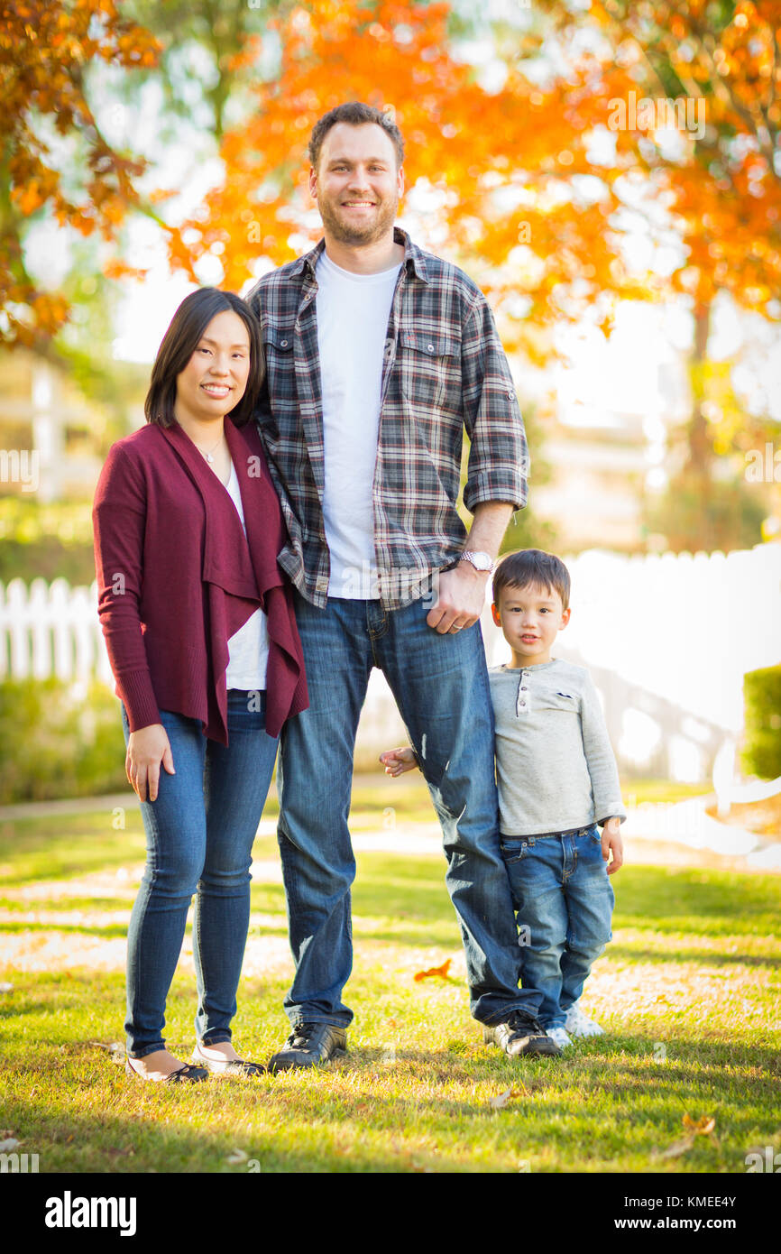Asian parents kid grass hi-res stock photography and images - Alamy