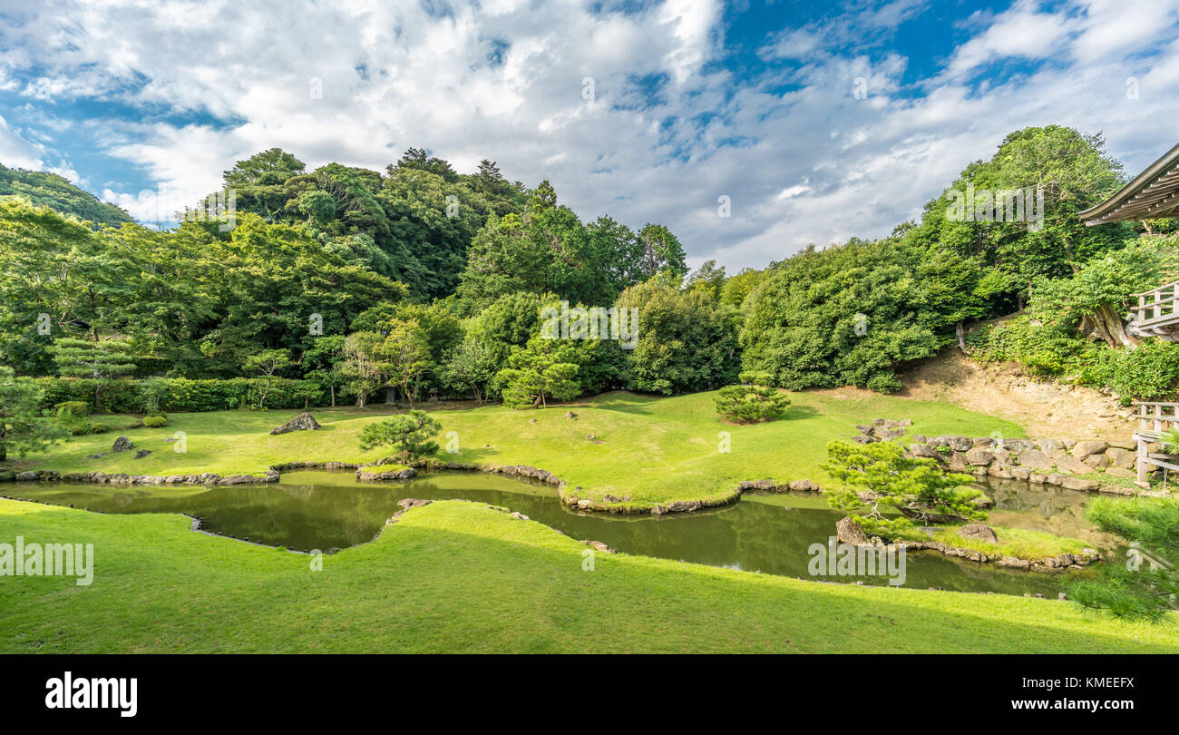 Kencho-ji Zen Garden and pond behind the Hojo Shin-ji Ike (Mind ...