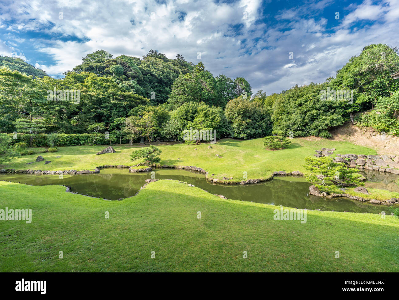 Kencho-ji Zen Garden and pond behind the Hojo Shin-ji Ike (Mind ...
