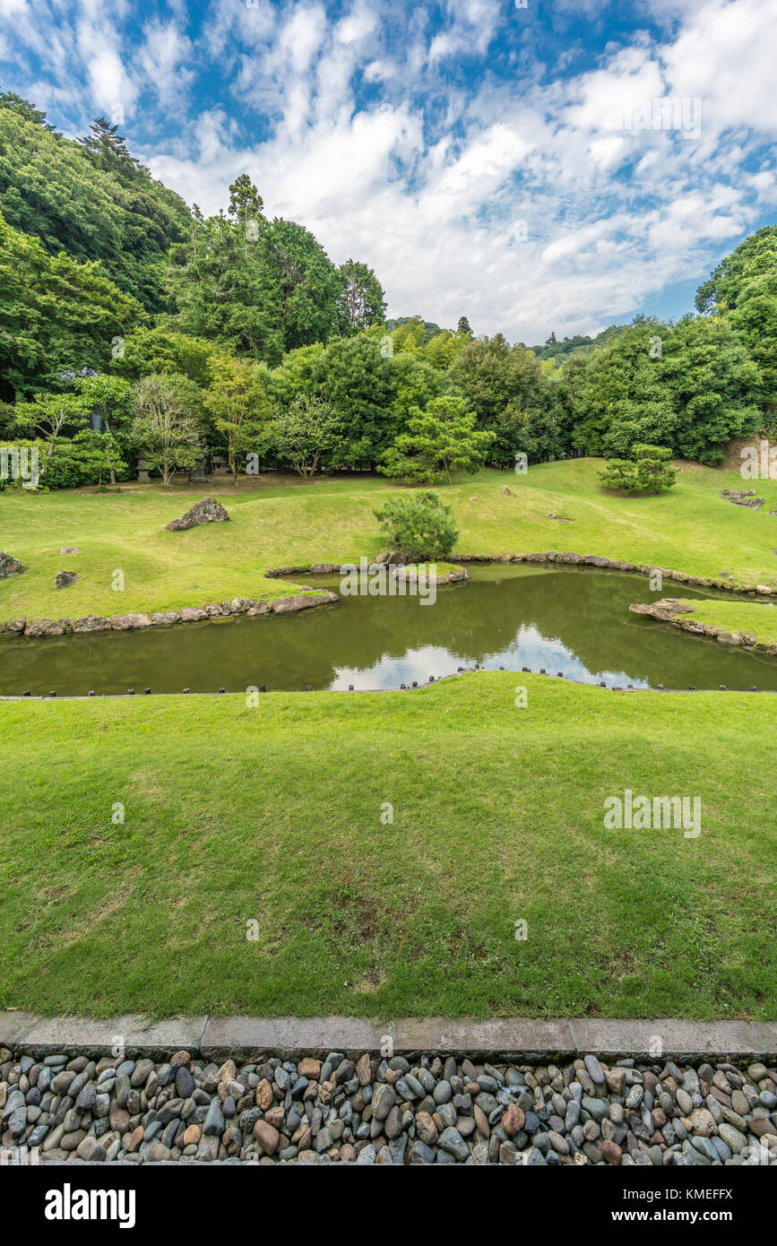 Kencho-ji Zen Garden and pond behind the Hojo Shin-ji Ike (Mind ...