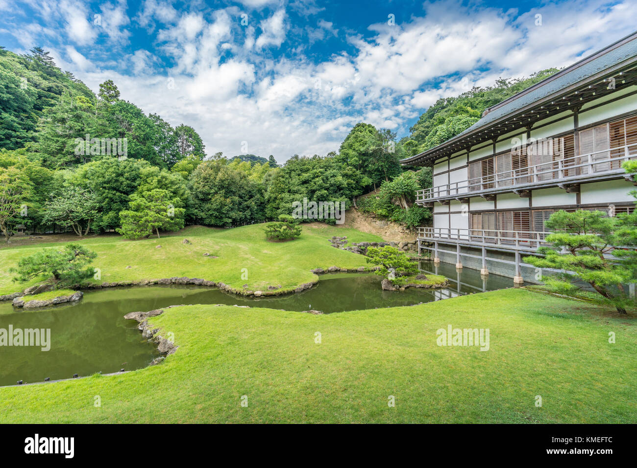 Kencho-ji Zen Garden and pond behind the Hojo Shin-ji Ike (Mind ...