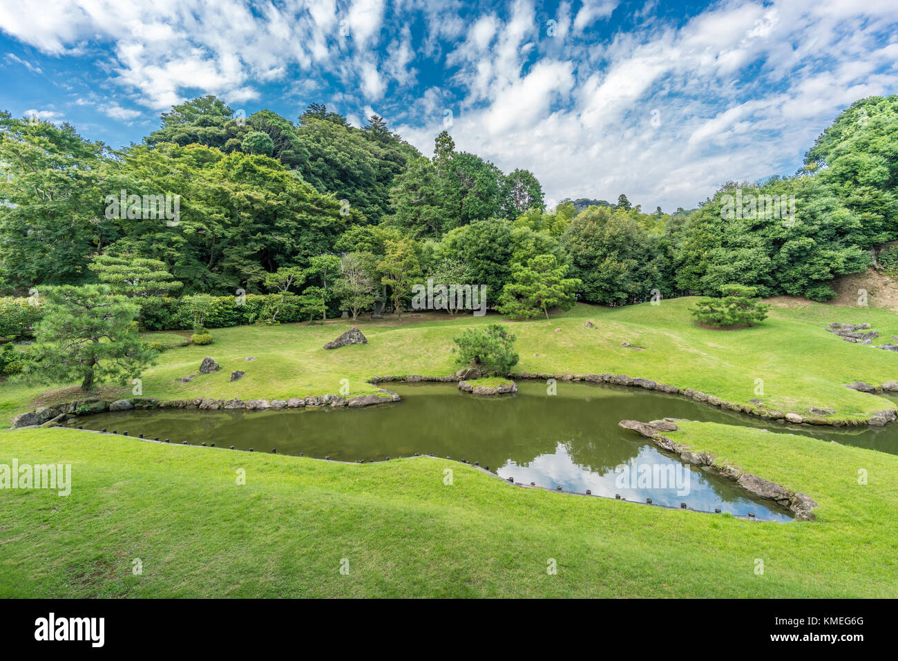Kencho-ji Zen Garden and pond behind the Hojo Shin-ji Ike (Mind ...