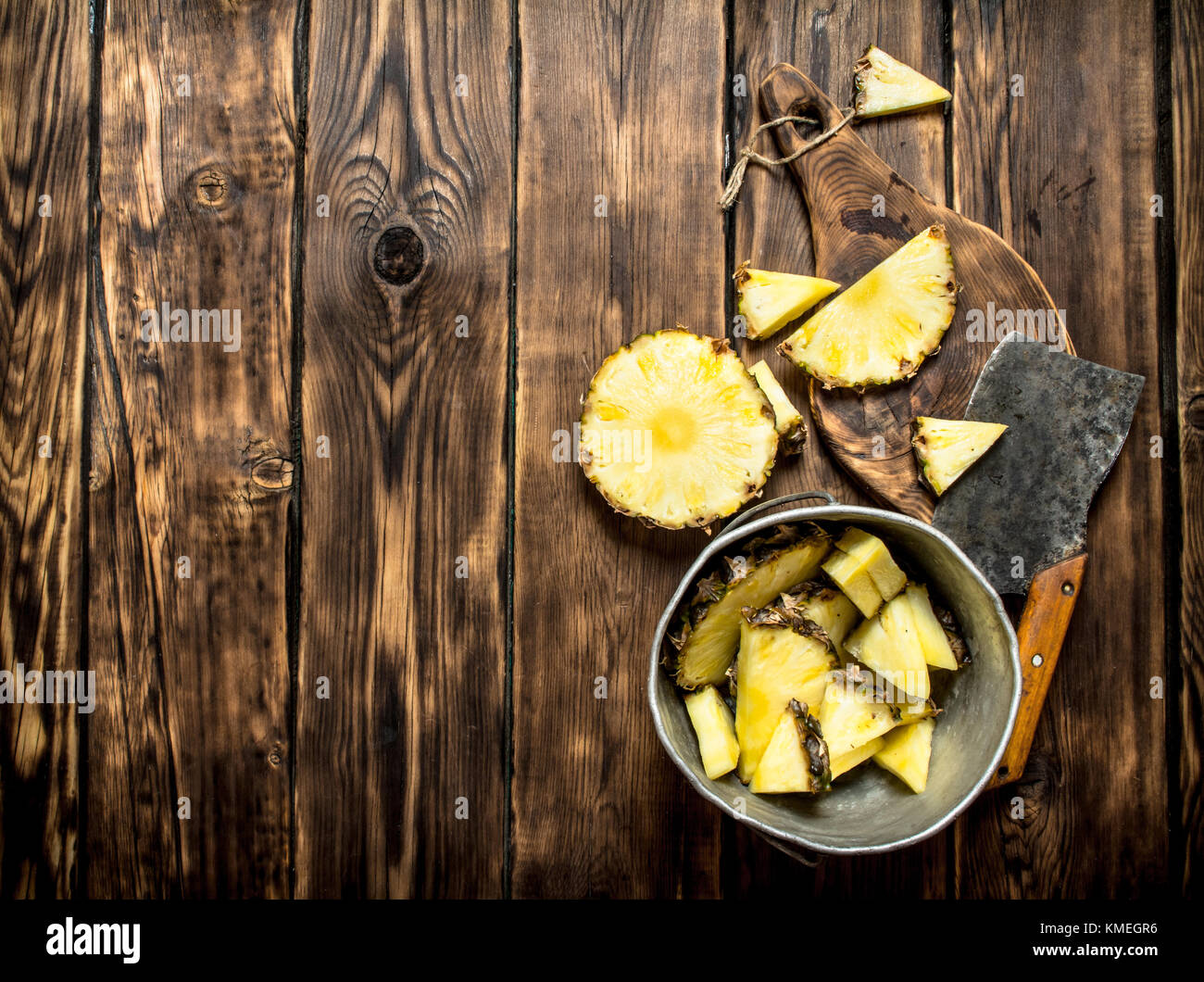 Pineapple top pot hi-res stock photography and images - Alamy