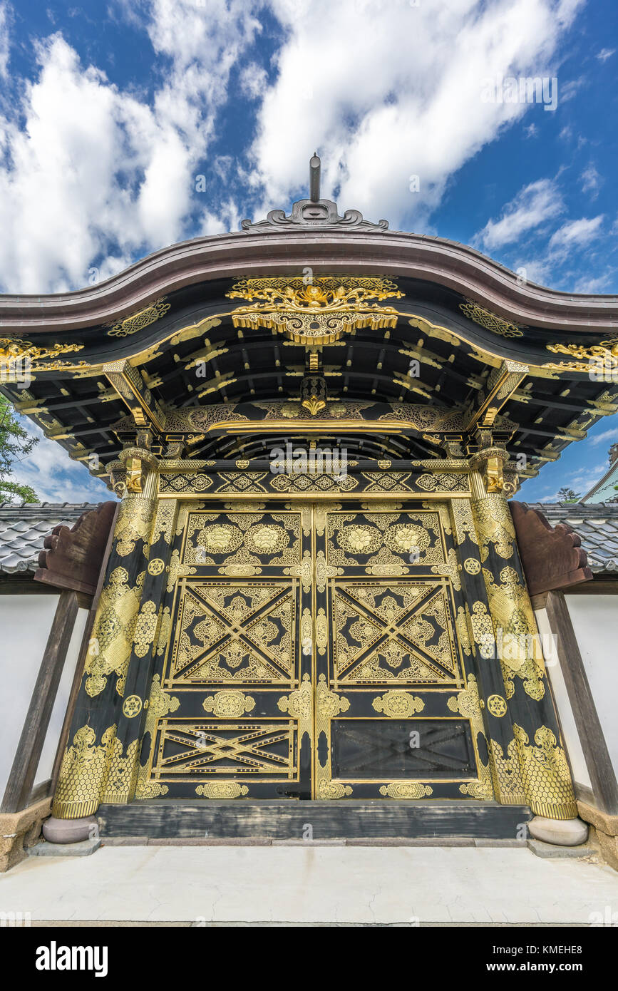 Kencho-ji temple Karamon gate at Hojo palace. Muromachi style, Karahafu ...
