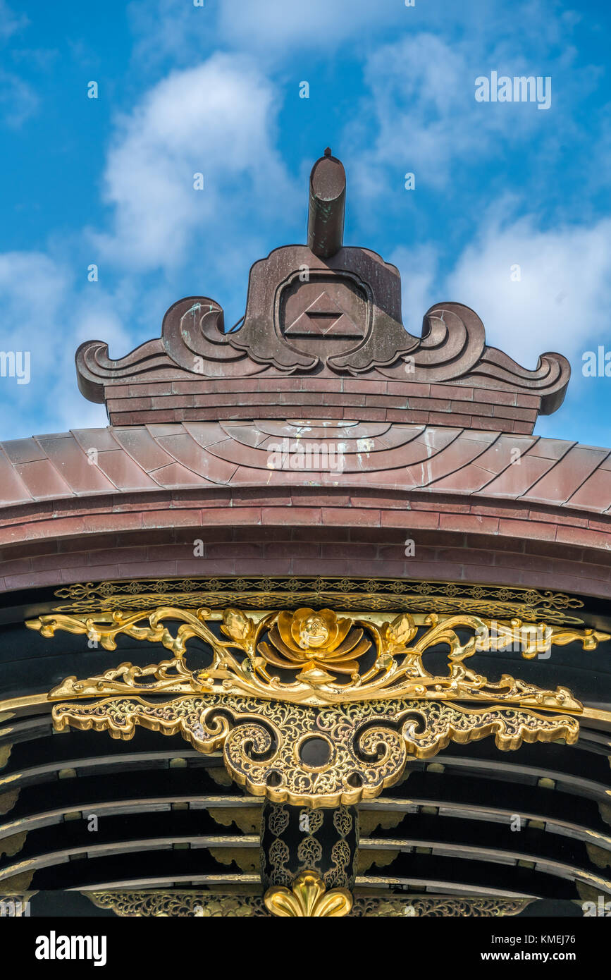 Kencho-ji temple Karamon gate at Hojo palace. Muromachi style, Karahafu ...