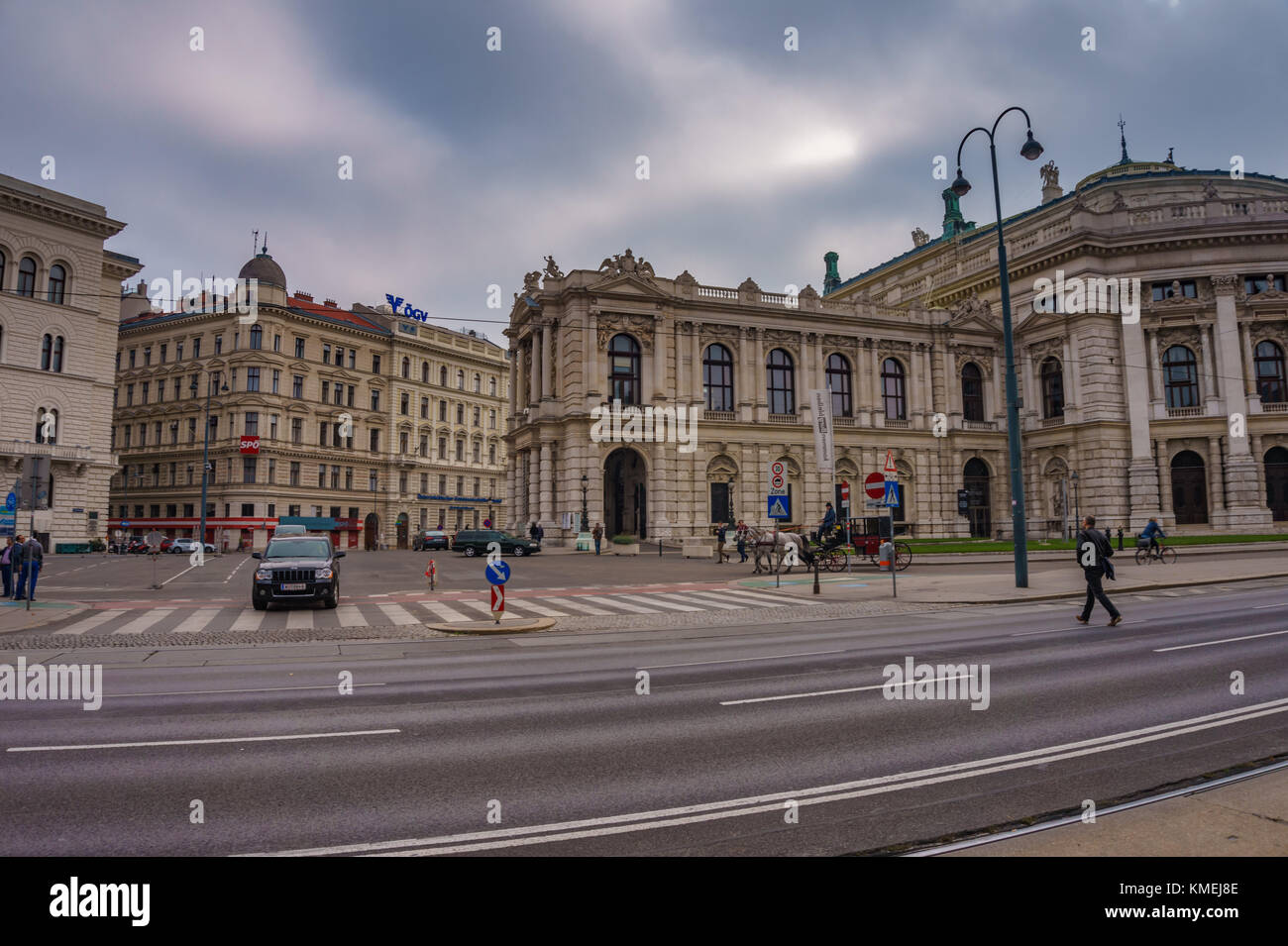 Vienna, Austria - October 2017: View of Vienna State Opera House ...