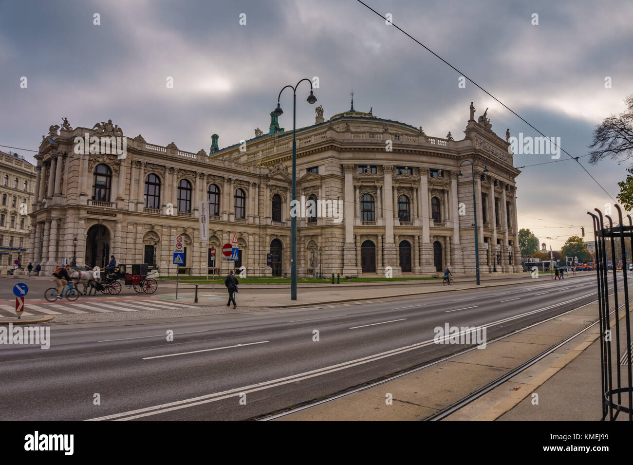 Vienna, Austria - October 2017: View of Vienna State Opera House ...