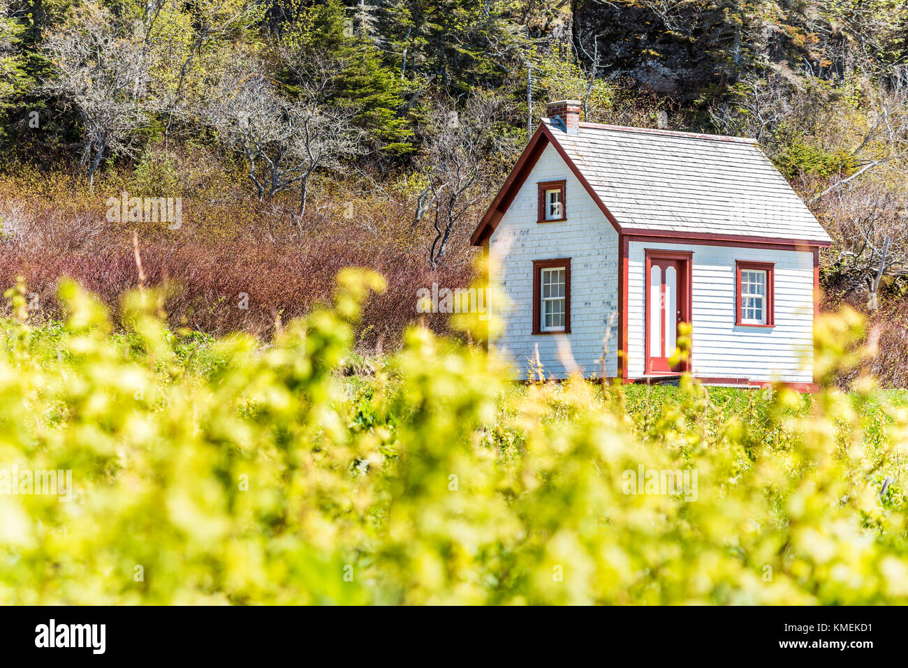 Red painted cottage house hi-res stock photography and images - Alamy