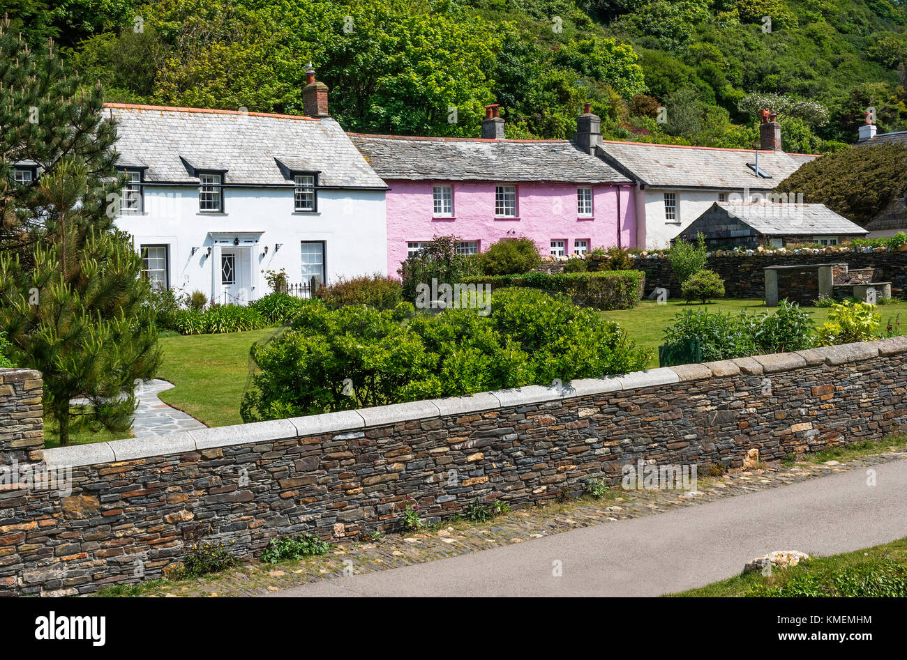 traditional cottages in the coastal village of boscastle, cornwall ...