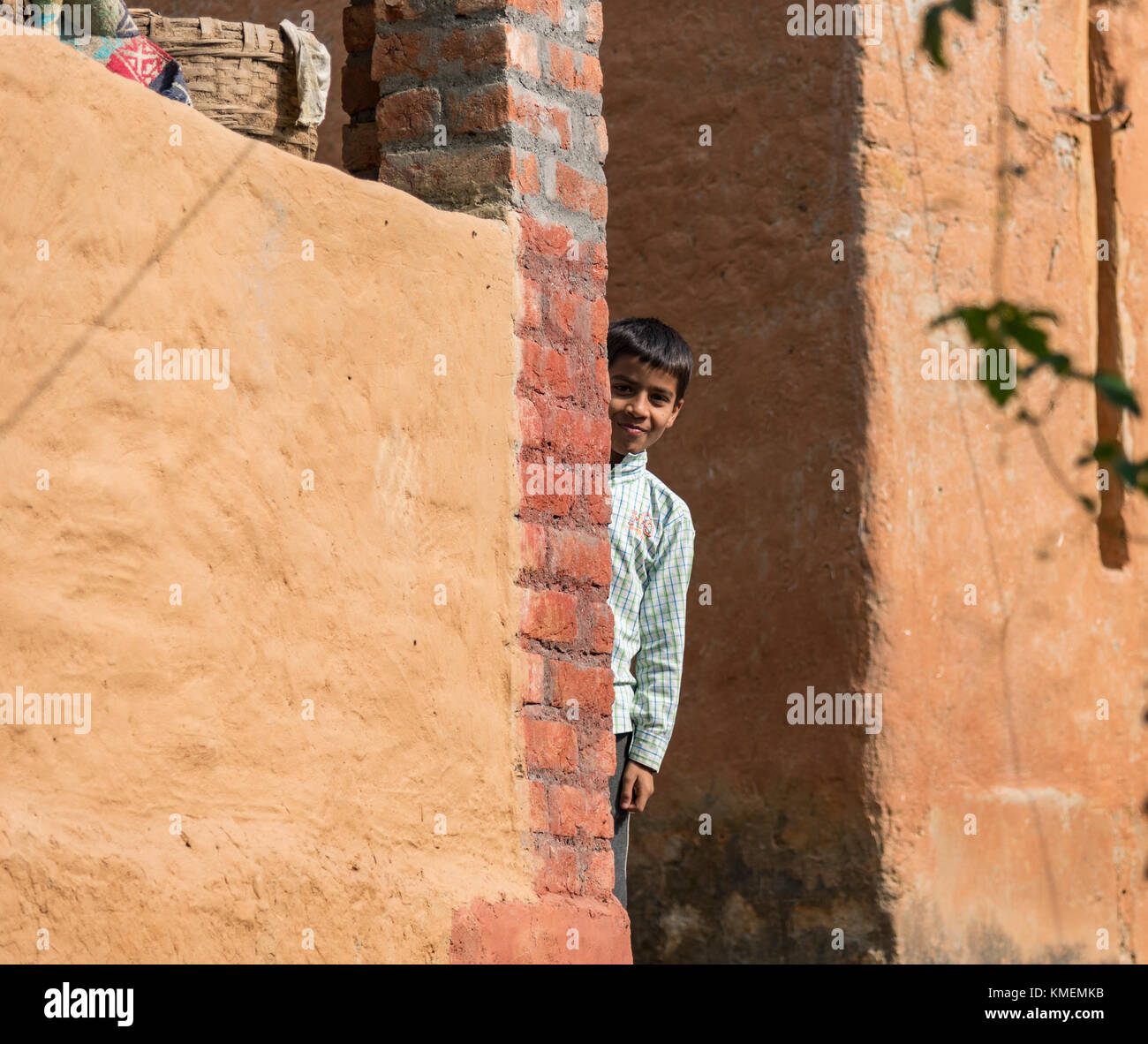 Indian street boy hi-res stock photography and images - Alamy