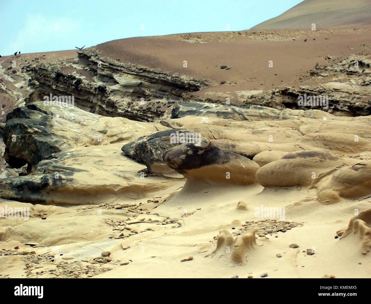 Rock formations along the Peruvian Pacific Coastline, Paracas National ...