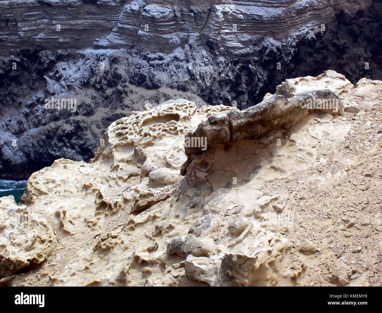 Rock formations along the Peruvian Pacific Coastline, Paracas National ...