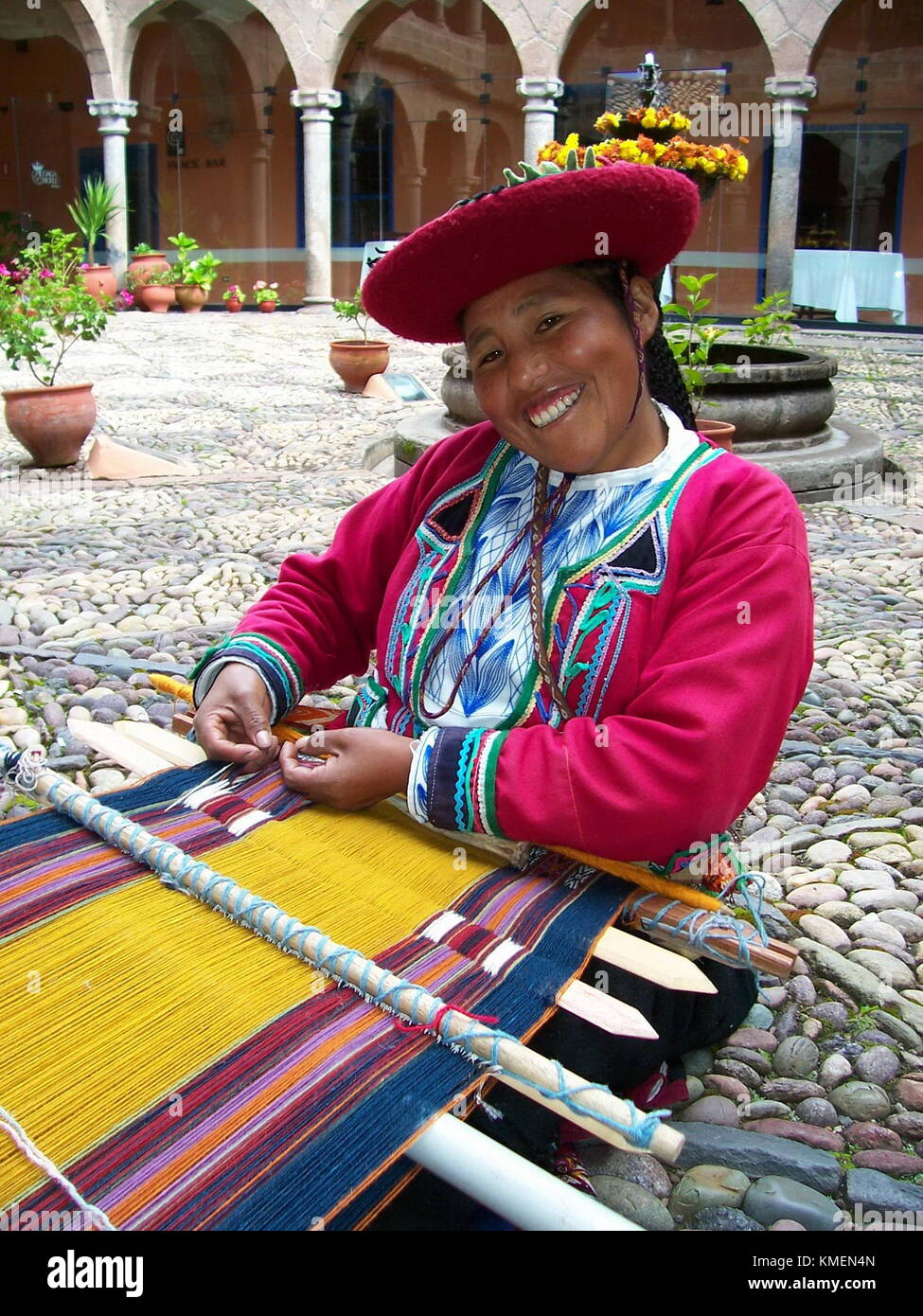 Quecha woman weaving hi-res stock photography and images - Alamy