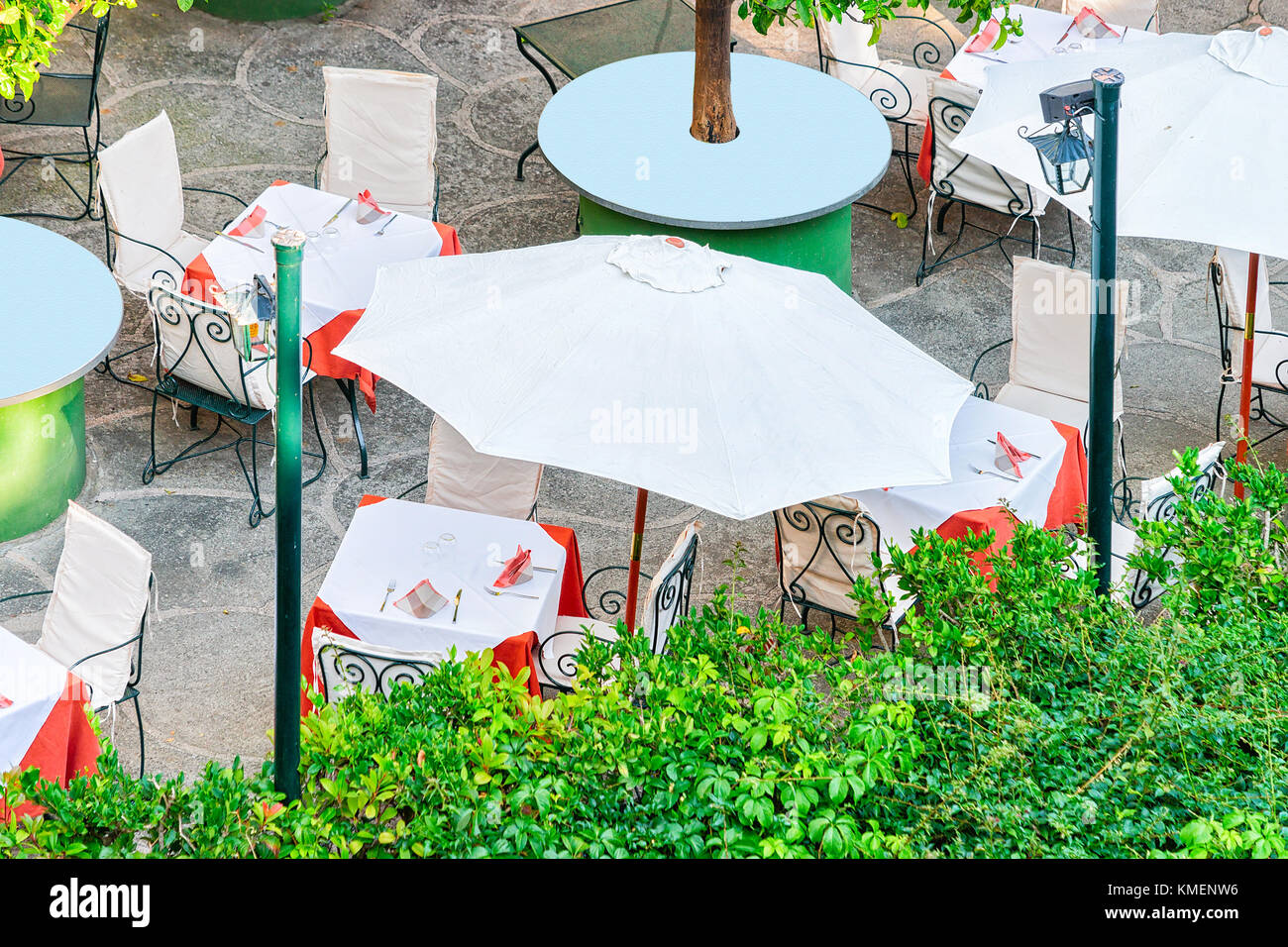 Street terraced cafe at Positano town in Amalfi coast, Italy Stock ...