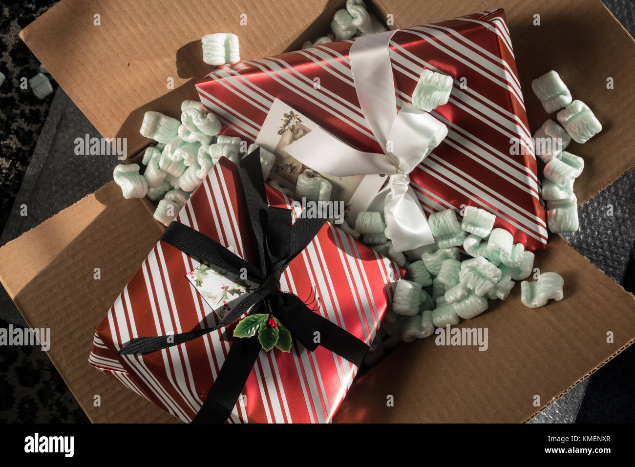 Wrapped christmas packages hi-res stock photography and images - Alamy