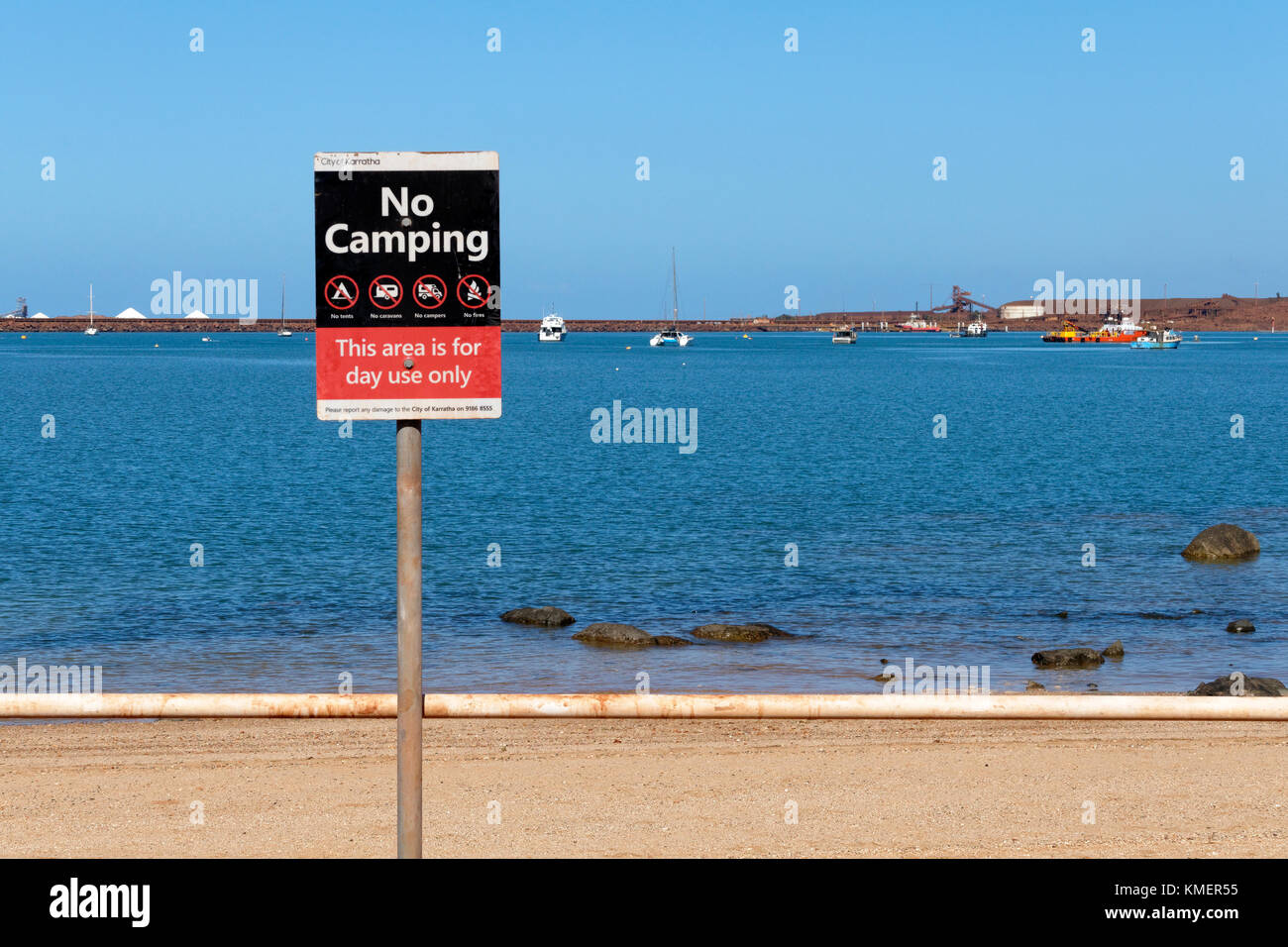 No camping sign, Dampier, Pilbara, Western Australia Stock Photo - Alamy