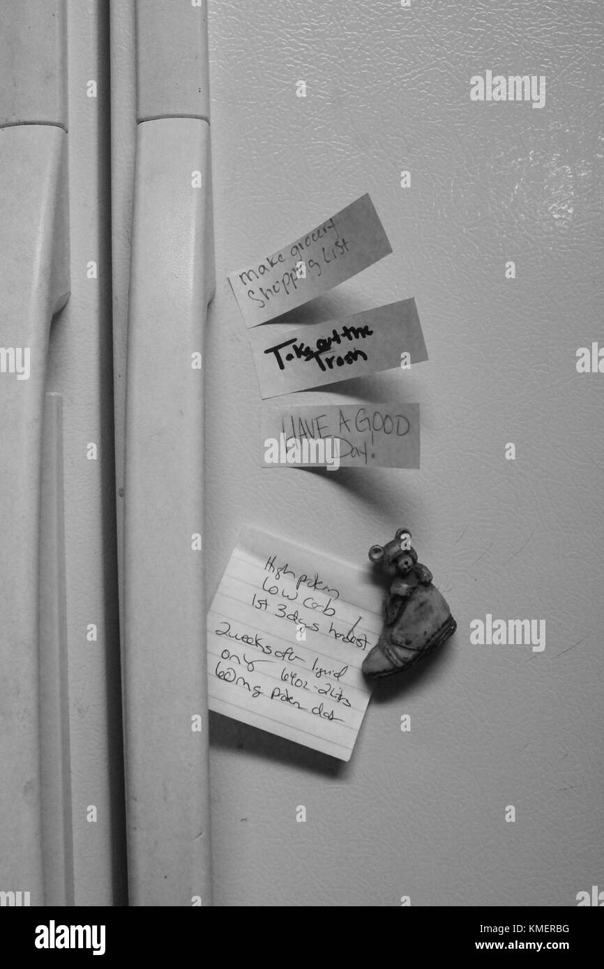 Fridge Magnet. Note High Resolution Stock Photography and Images - Alamy