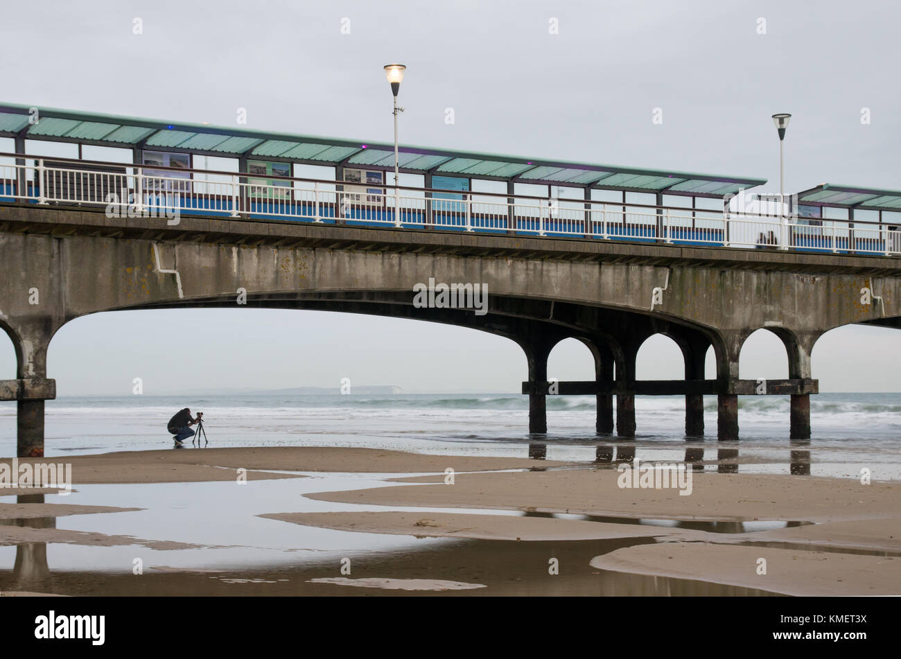Side of pier hi-res stock photography and images - Alamy