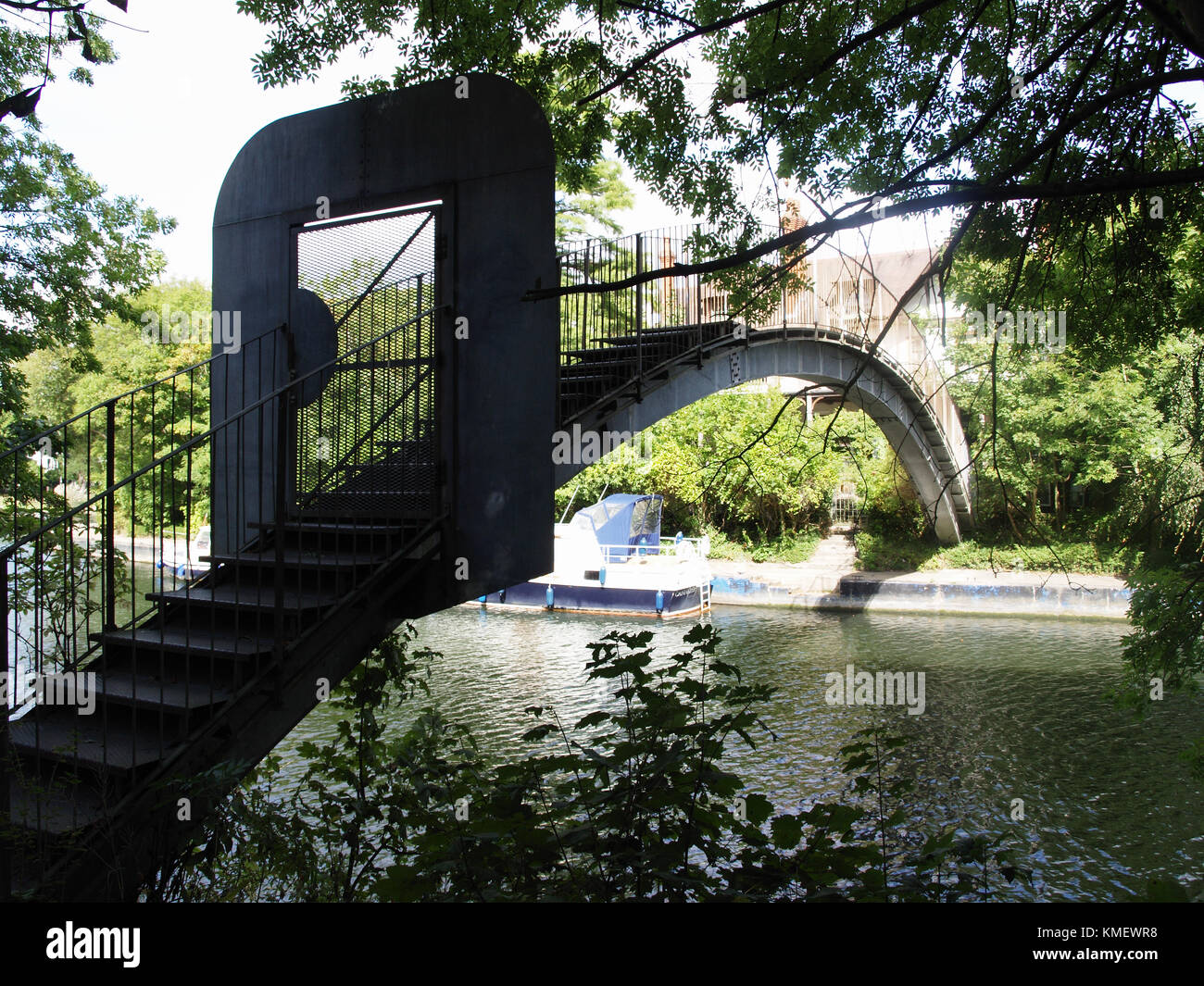 Shepperton lock island thames hi-res stock photography and images - Alamy