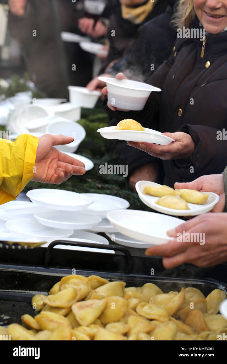 Warm food for the poor and homeless Stock Photo - Alamy