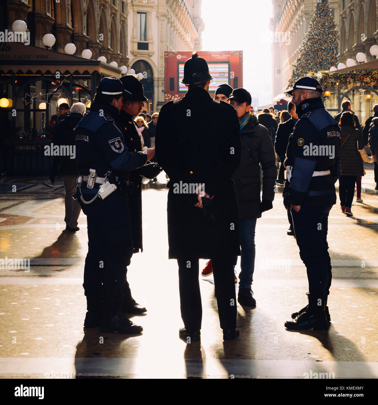 Carabinieri hat hi-res stock photography and images - Alamy