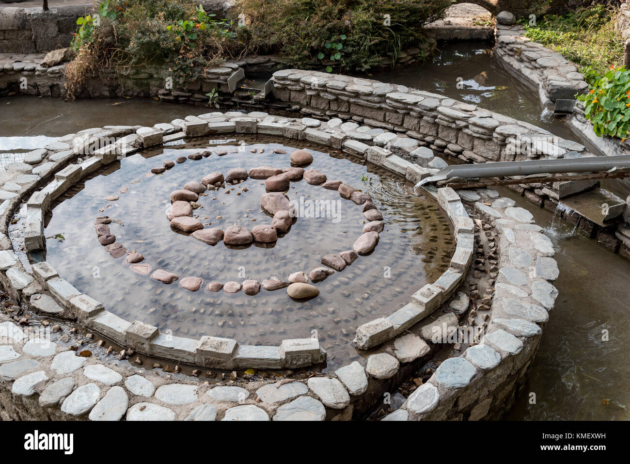 Round stone pond hi-res stock photography and images - Alamy