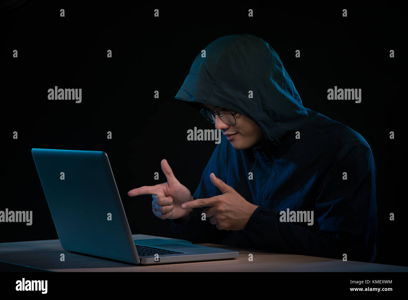 Computer network activity hi-res stock photography and images - Alamy