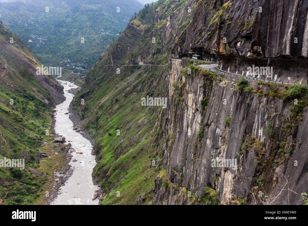 Serpentine Roads by the side of Sutluj river on the road trip to ...