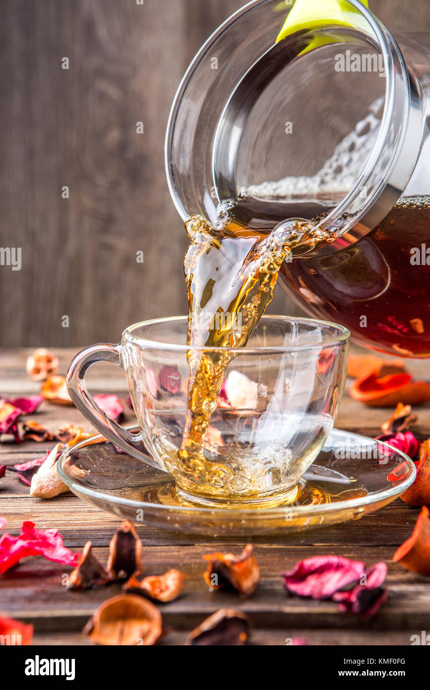 Black tea poured into mug Stock Photo - Alamy