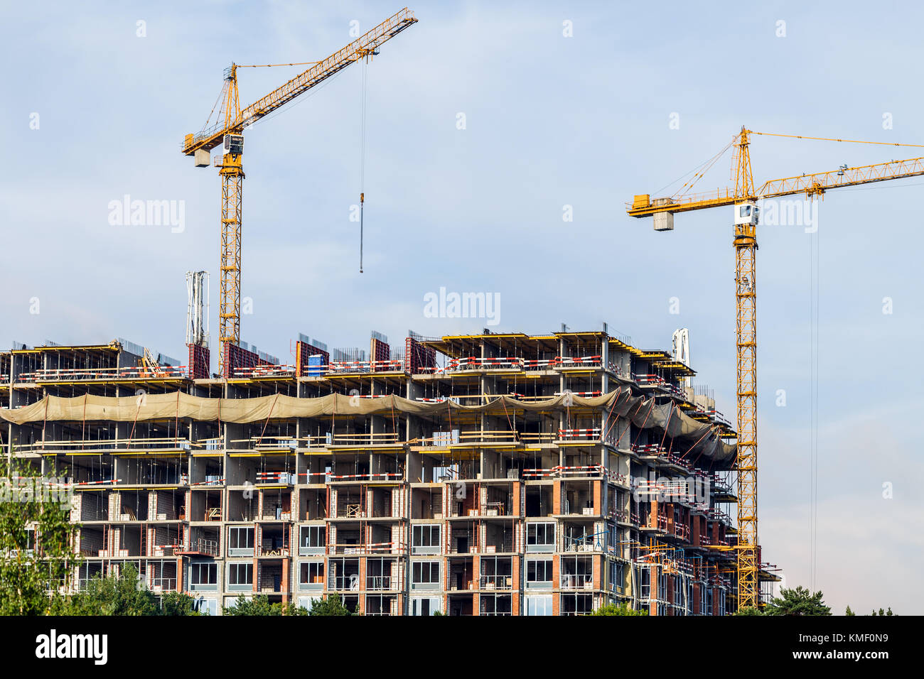 Crains on construction site of building Stock Photo - Alamy